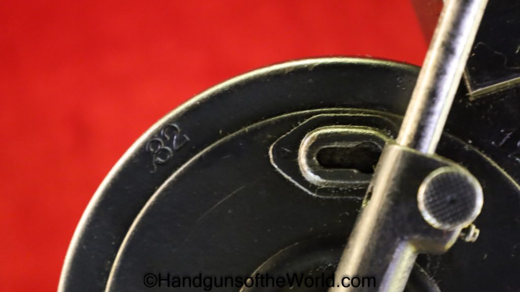 Luger Snail Drum, 9mm, 1st Pattern, 32 Round - Handguns of the World